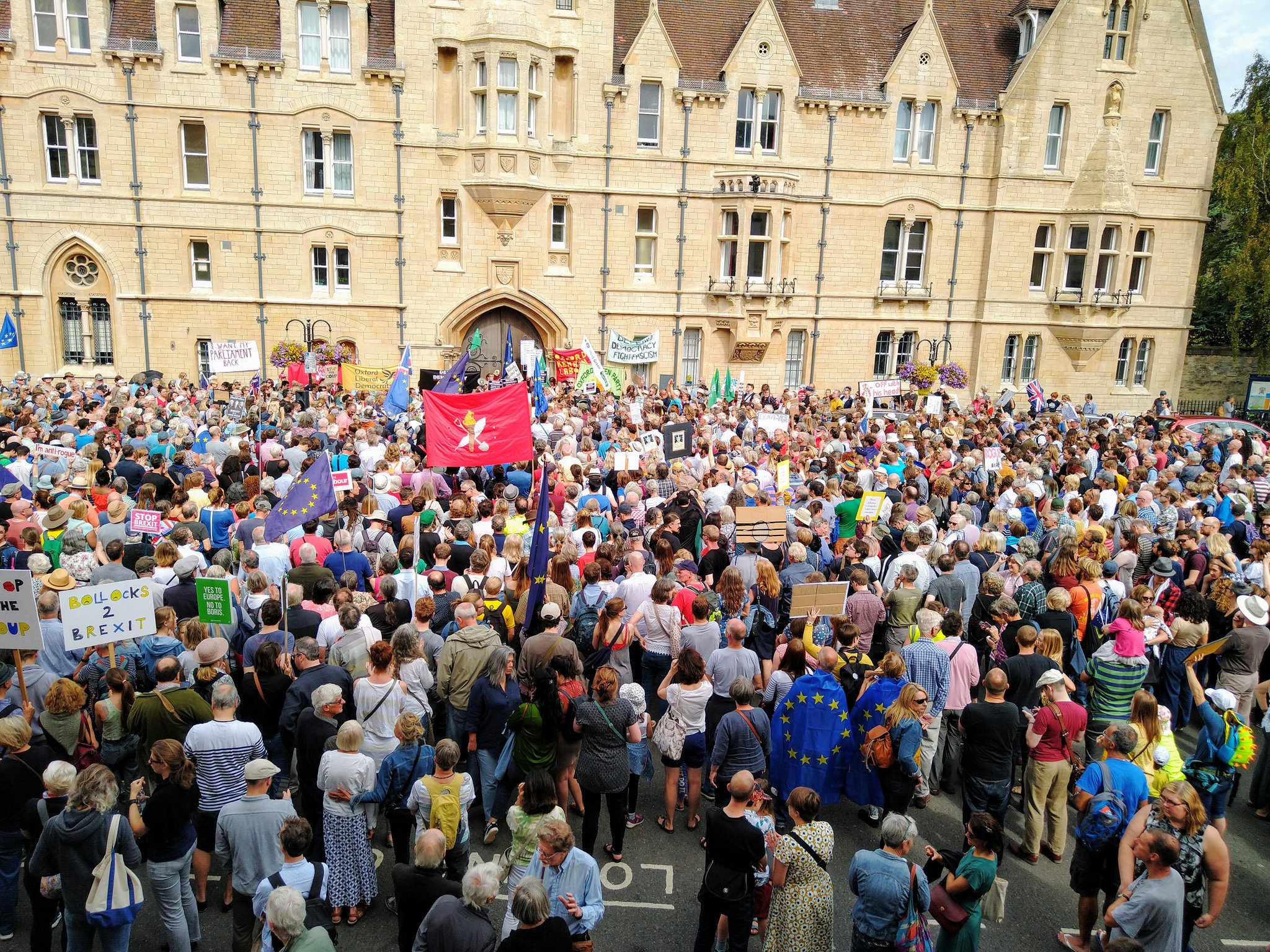 Hundreds of thousands in the streets – see photos – Another Europe is ...